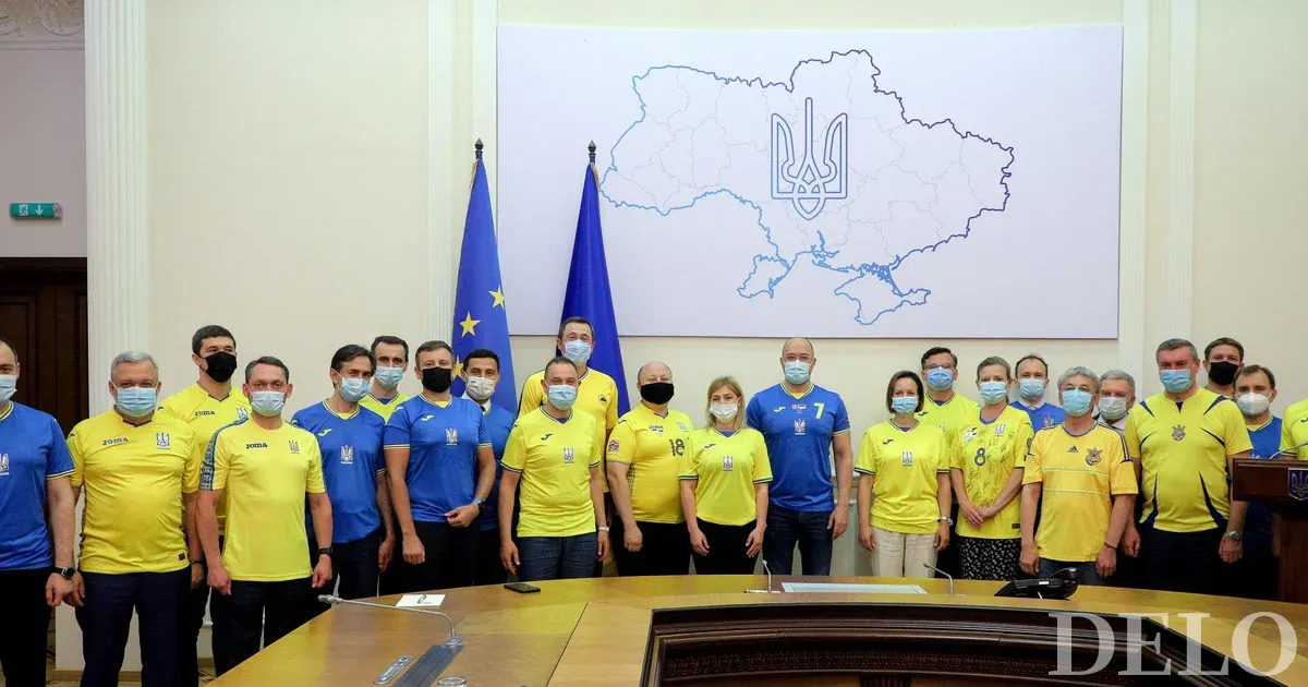 Ukrajinska vlada v majicah nogometne reprezentance Ukrajinska vlada v majicah nogometne reprezentance