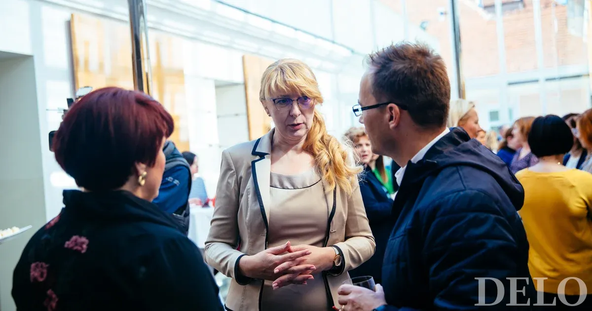 Pomočnica direktorice CSD urejala denarno pomoč sorodnikom Pomočnica direktorice CSD urejala denarno pomoč sorodnikom